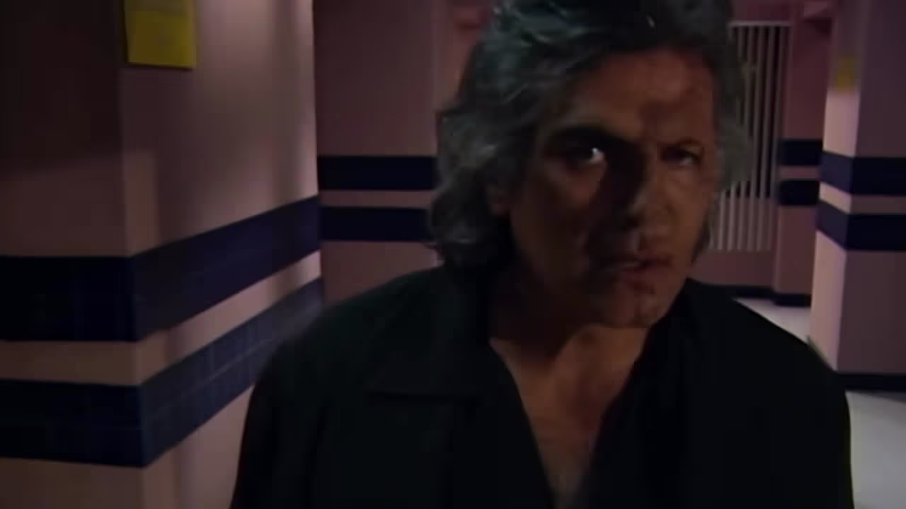El Dr. Lucio Malaver intenta besar a la fuerza a Esmeralda | Shows ...