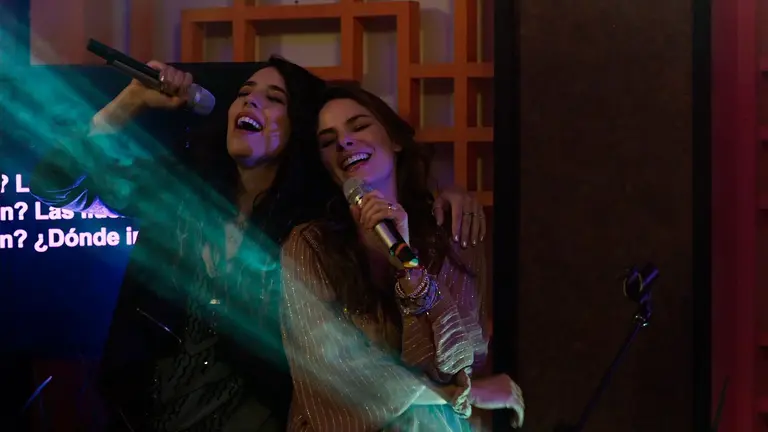 Alejandra Robles Gil y Arantza Ruiz cantan tema de ‘Clase 406’ | Shows Eternamente Amándonos ...