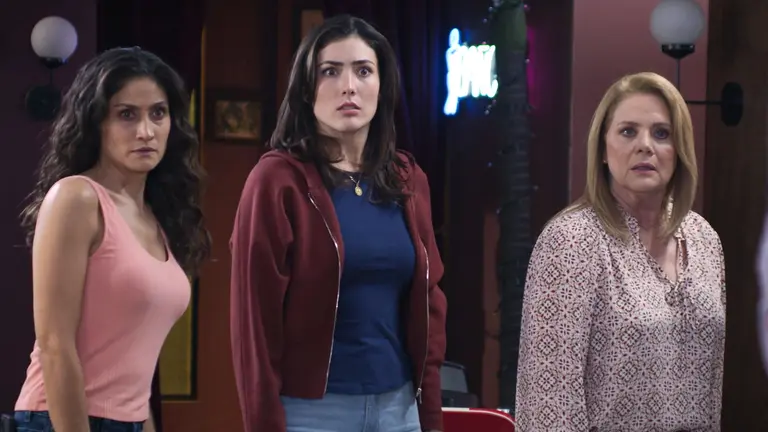 Fugitivas: capítulo completo 77 - ¡Nos descubrieron! | Novelas ...