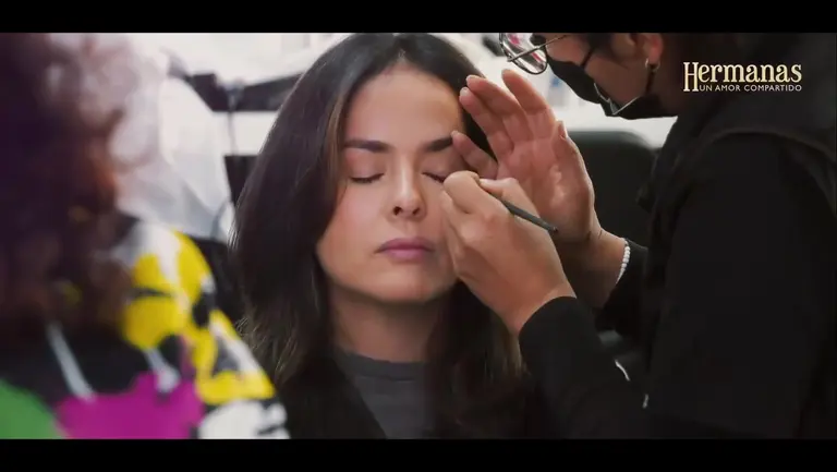 Así se transforma Danna García para 'Hermanas: Un Amor Compartido ...