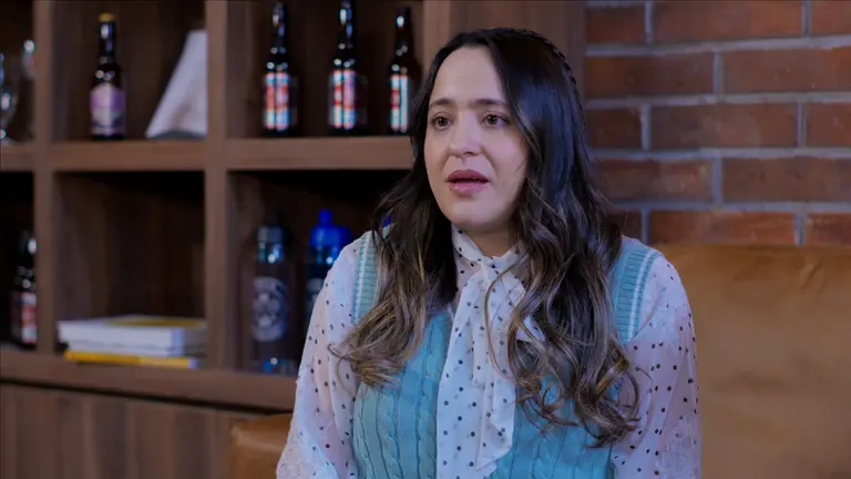 Dany flecha a David con su cambio de look | Novelas La Historia de Juana | Las Estrellas