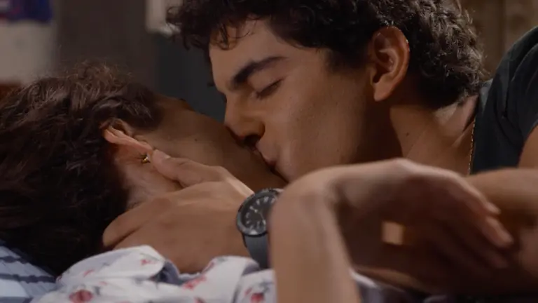 Frida y Rey se dejan llevar por la pasión | Shows La Jefa Del Campeón | Las Estrellas