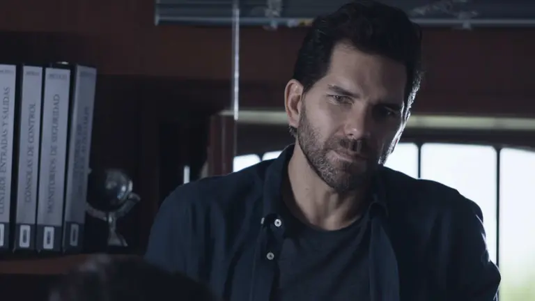 Nava descubre que Paola tiene una doble | Novelas La Usurpadora | Las ...