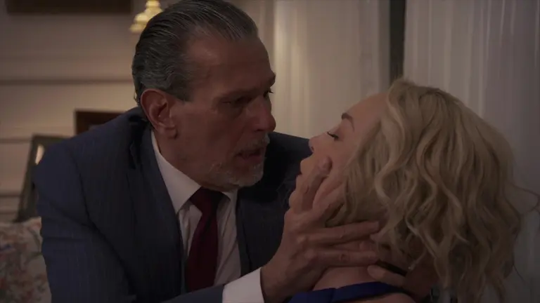 Luis encuentra a Cecilia inconsciente y teme por su vida | Novelas Las ...