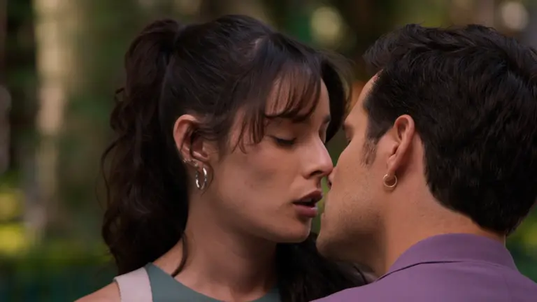 Valeria y Arturo se besan por primera vez | Novelas Las Hijas de la Señora García | Las Estrellas