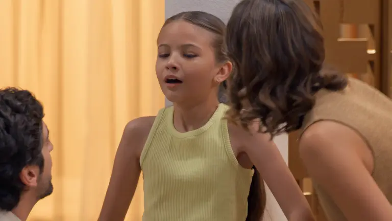 Maca sufre un colapso por ver pelear a Mario y Bárbara | Novelas Mi ...