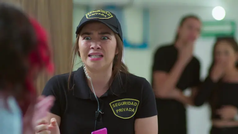 Clara Luz golpea a Daniela Aedo y le daña su ‘Carita de Ángel’ | Novelas Papás Por Conveniencia ...