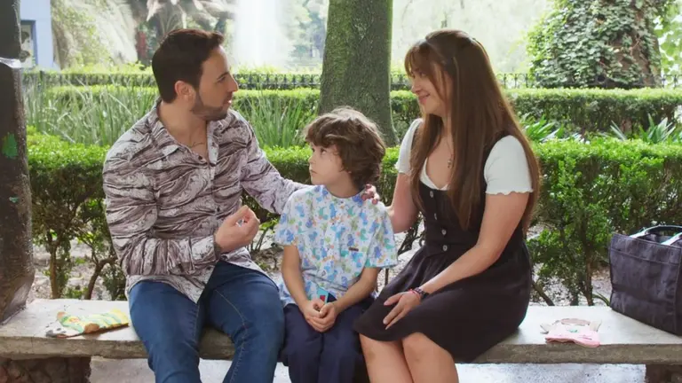 Clara Luz y Rudolf le cuentan a Pipe la verdad. Descubre cómo reaccionó | Novelas Papás Por ...