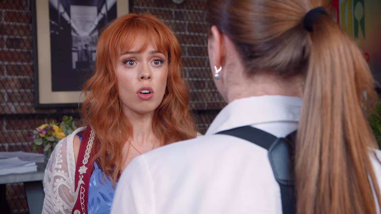 ¡Lorena despide a Sol del restaurante! | Shows ¿Qué le pasa a mi ...