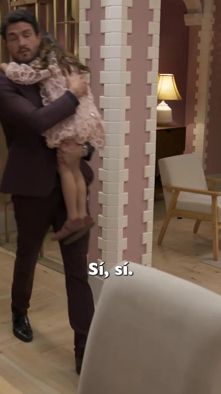 Isabella recibe la demanda que le cambiará la vida | Novelas Regalo de ...