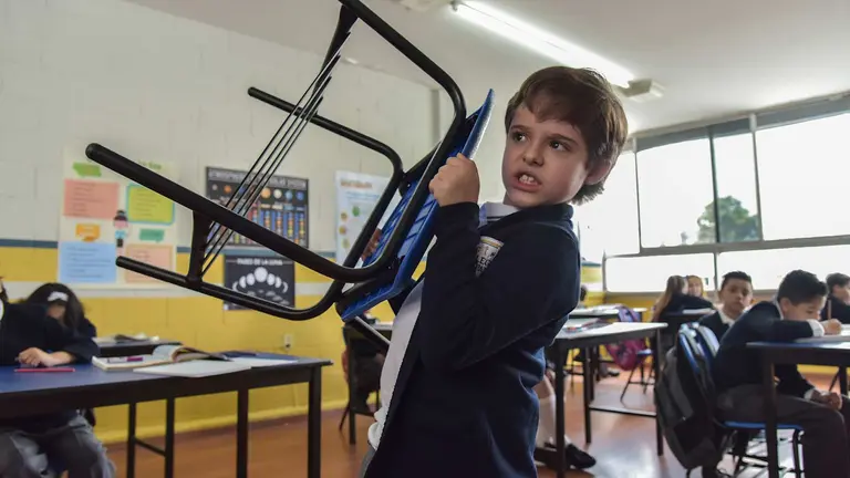 ¿Cómo se explota una pecera en ‘Vencer el Desamor’? Paco Luna te lo ...