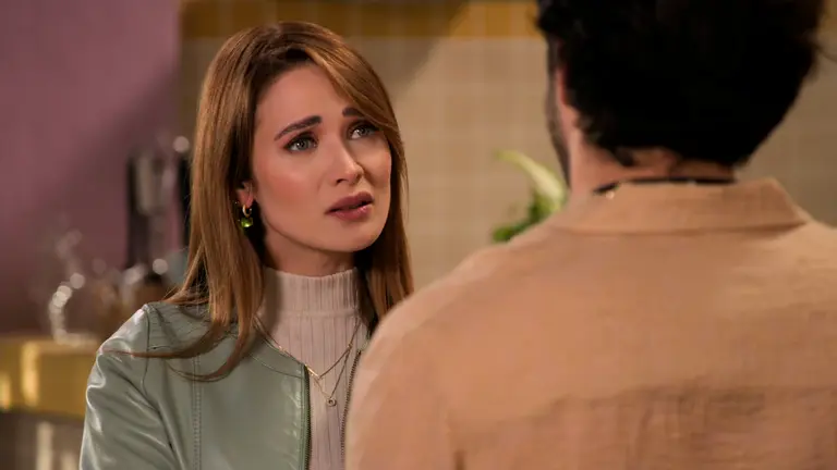 Renato le confiesa a Angelli que fue pareja de Rebeca | Shows Vivir de ...